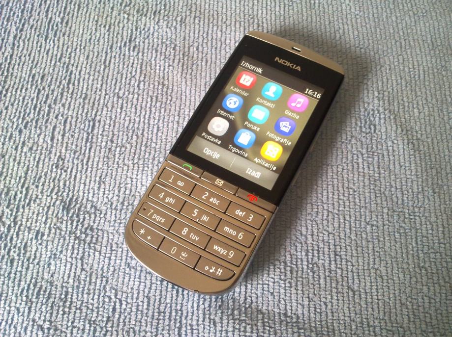 Nokia 300 Asha (kamera 5 MP)