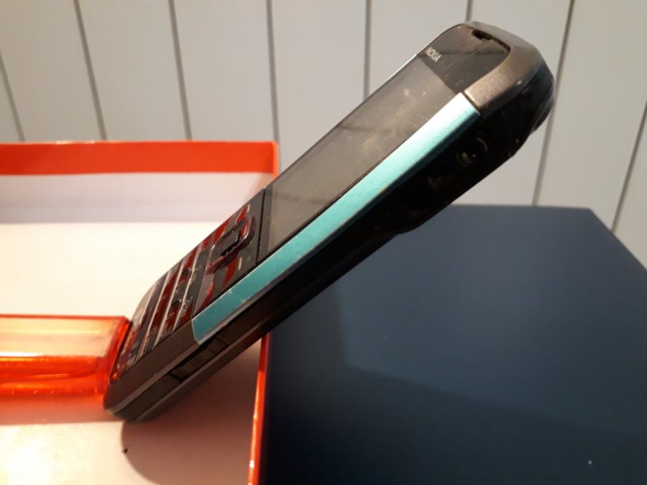 Nokia 5000d u dobrom stanju na sve mreže prima sve SIM kartice!!!!!!!!