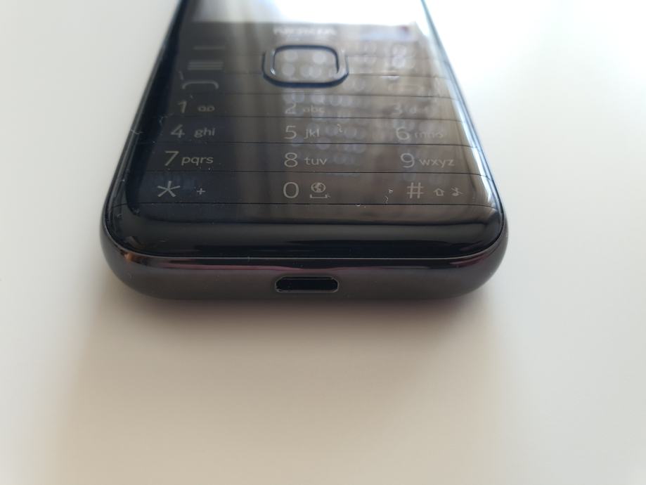 Nokia 8000 4G - Dual sim, moderna Nokia na tipke