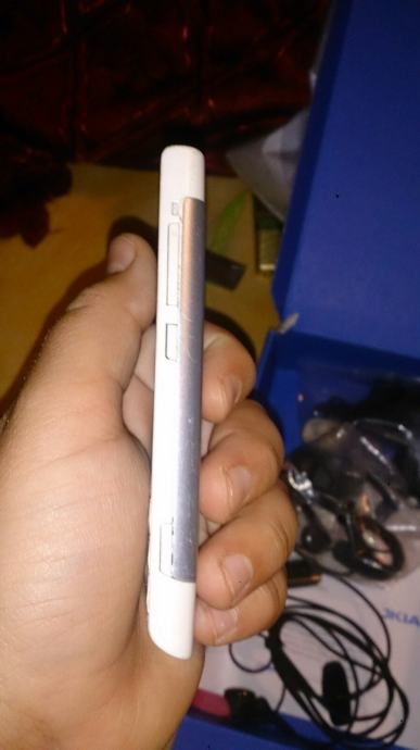 NOKIA X3 BJELA NA TIPKE I TOUCH MOG ZAM ZA RAZ
