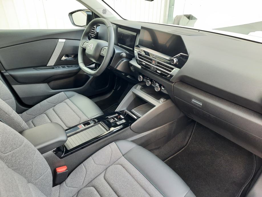 CITROEN C4 X PLUS PureTech 130 EAT8 - ISPORUKA ODMAH!, 2023 god.