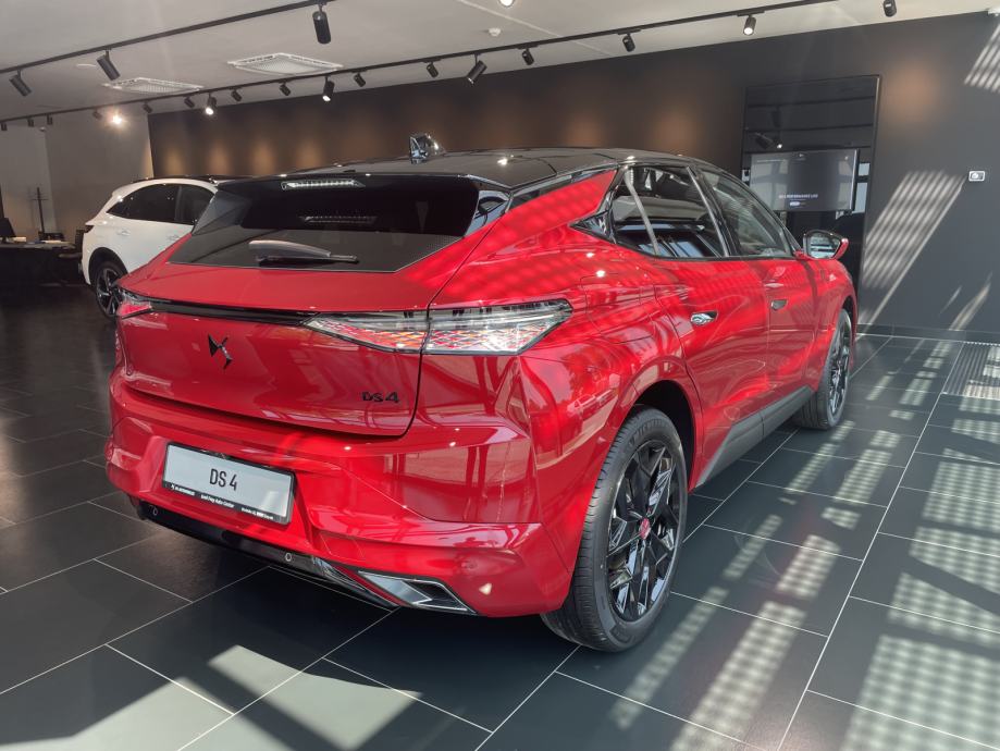 DS 4 PERFORMANCE LINE + PureTech 130 EAT8, 2023 god.