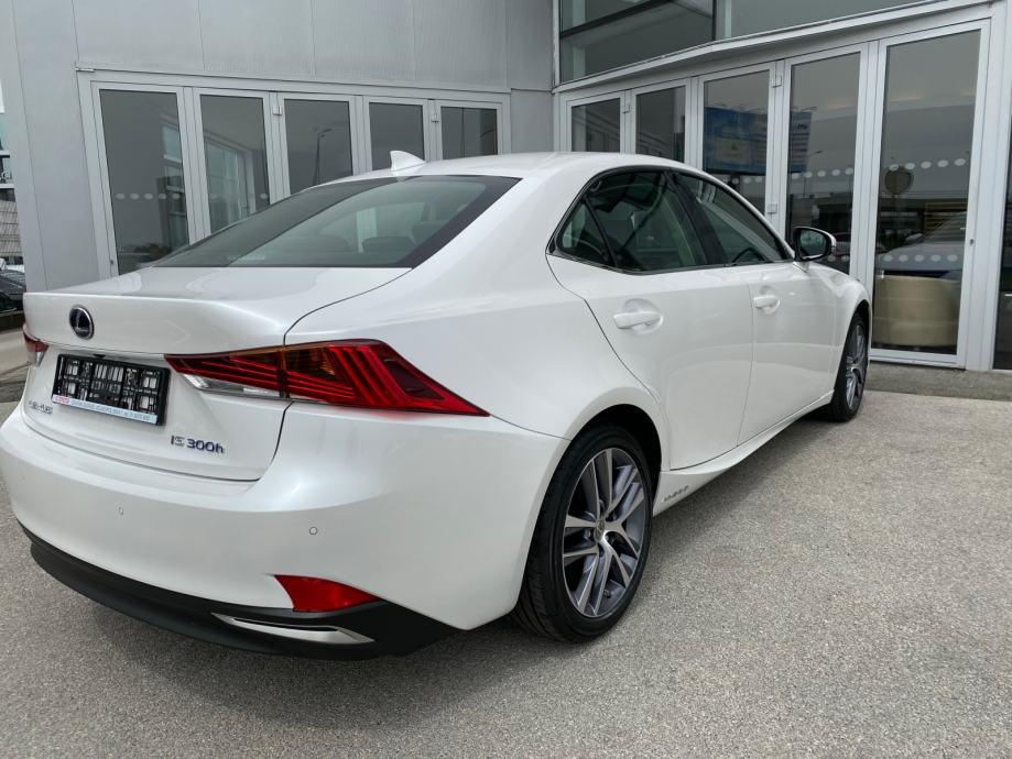 LEXUS IS 300h EXECUTIVE...POSEBNA PONUDA, 2020 god.