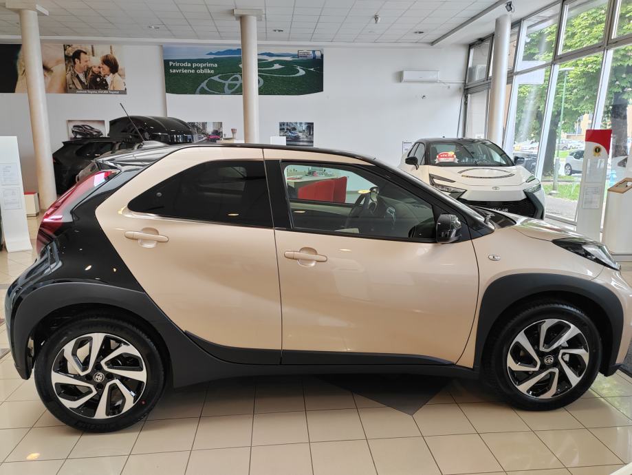 TOYOTA AYGO X-PLAY TREND 1.0 VVT-i , RATA LEASING-a 201,00 EUR !!, 2025 ...