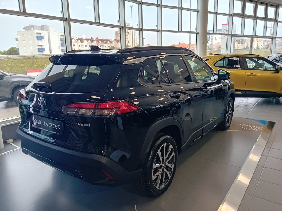 Toyota Corolla Cross Executive 1,8 hibrid # Toyota leasing, 2023 god.