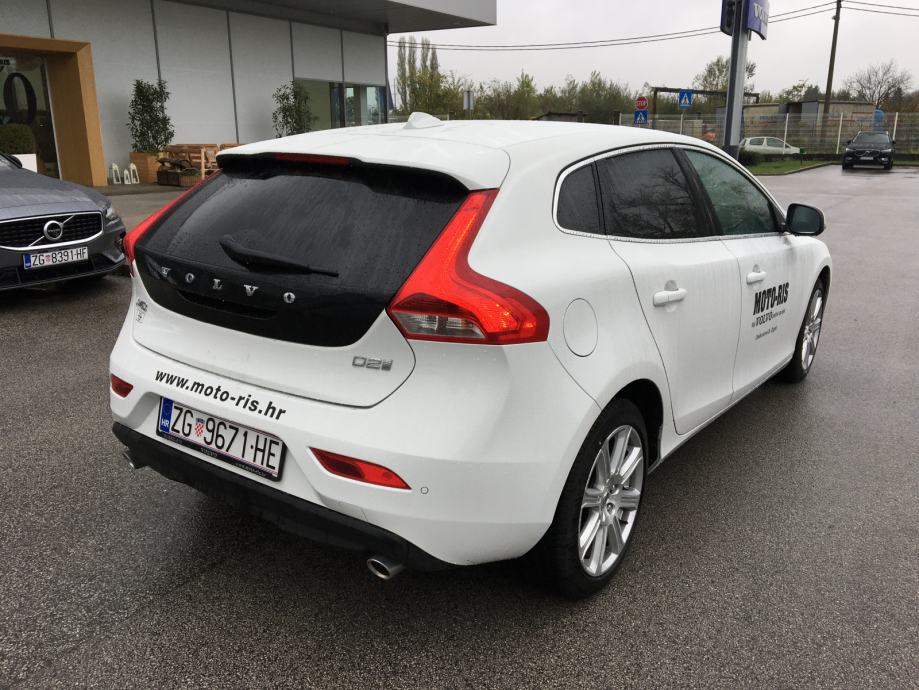 Volvo V40 T2 INSCRIPTION+, 2019 god.