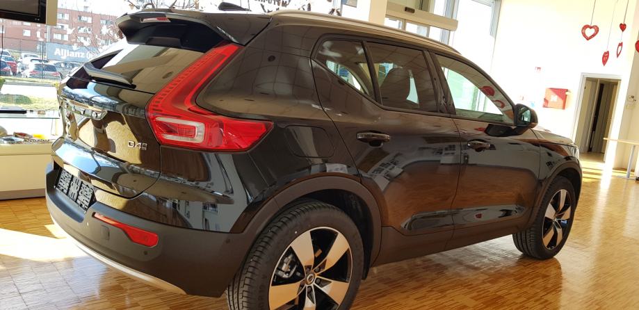 VOLVO XC40 D4 AWD-A FIRST EDITION, 2018 god.