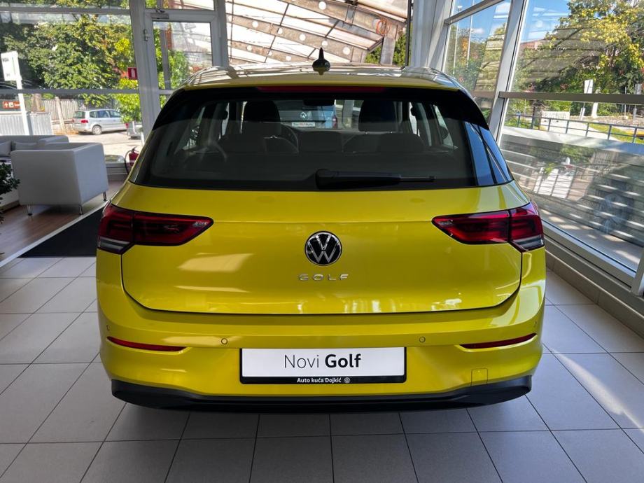 VW Golf 8 2,0 TDI Life, 2023 god.