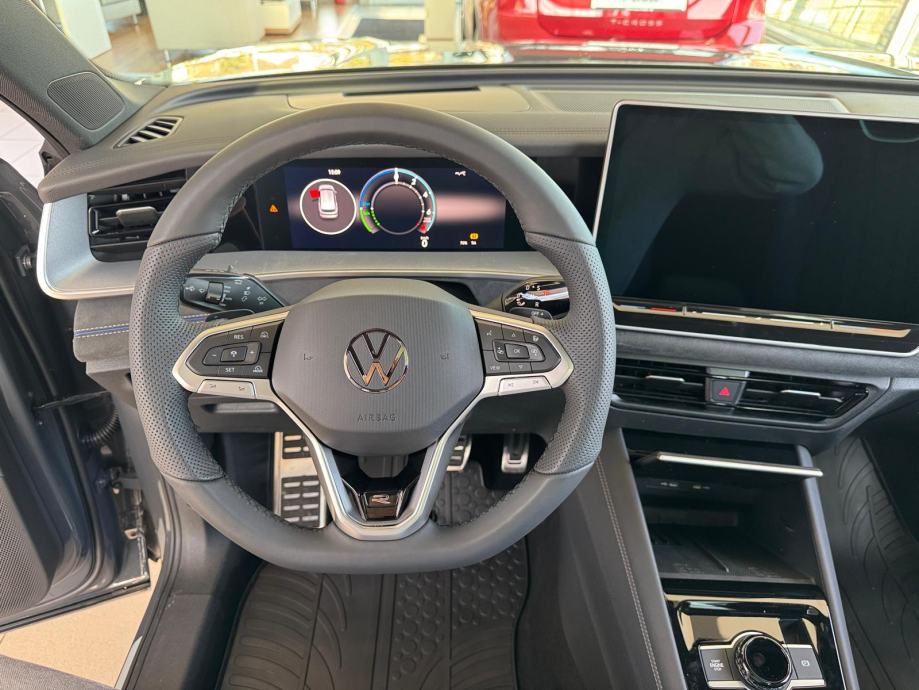 VW Tayron 1.5 TSI eHybrid DSG R-Line Plus Isporuka odmah, 2025 god.