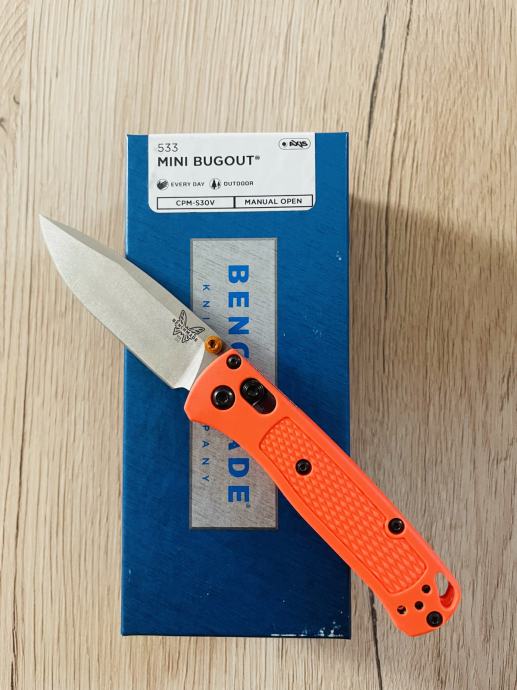 P: Benchmade Mini Bugout