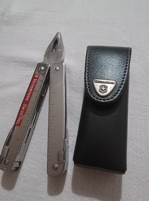 VICTORINOX SWISSTOOL