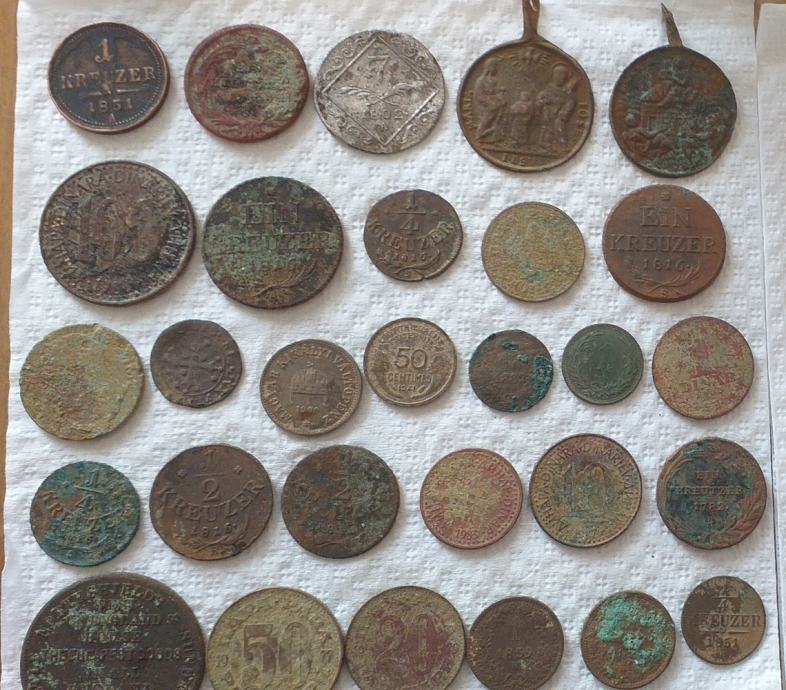 Stare kovanice nepoznate vrijednosti. 40ak komada.