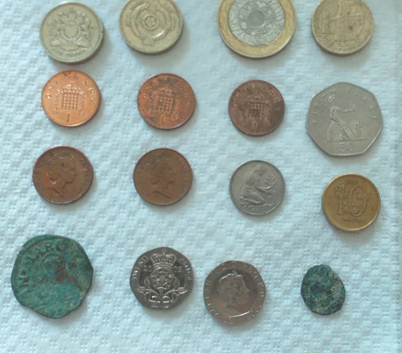 Stare kovanice nepoznate vrijednosti. 40ak komada.