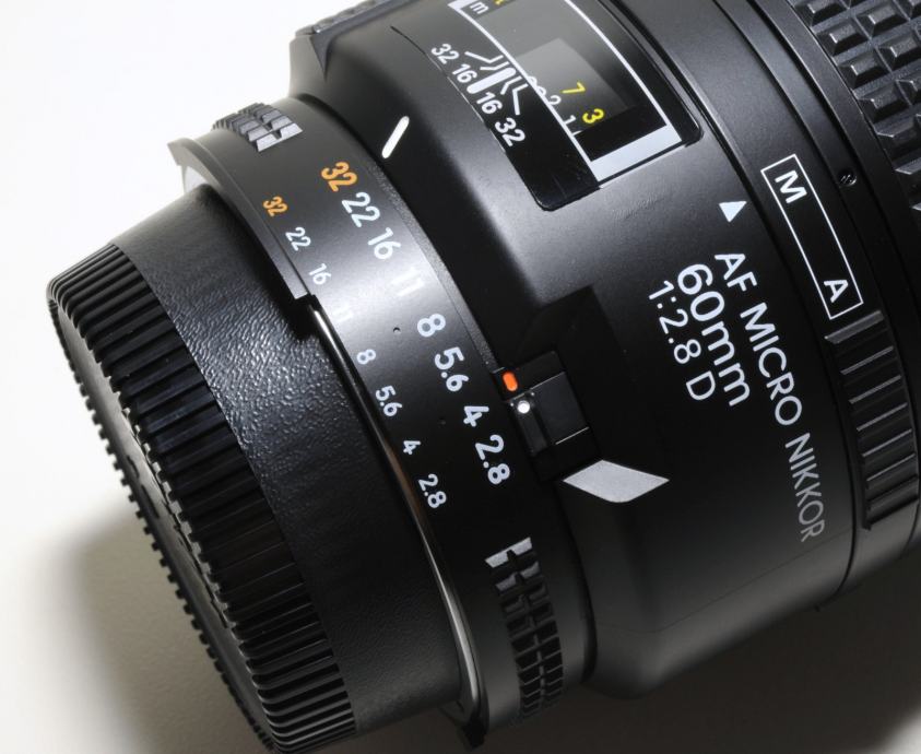 Nikon Micro Nikkor 60mm f/2.8 D makro objektiv