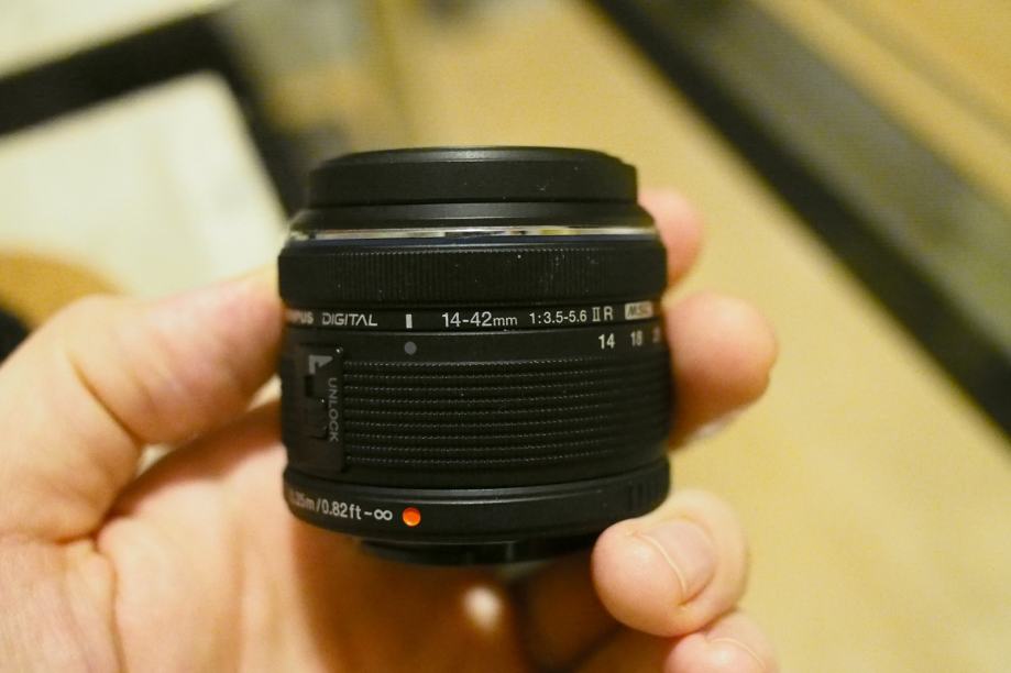 Olympus objektiv za m43 MFT 14-42 mm f/3.5-5.6 Ver. II R, KAO NOV