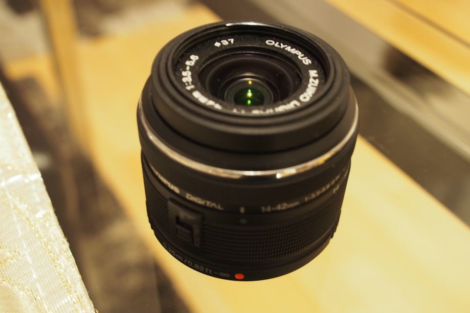 Olympus objektiv za m43 MFT 14-42 mm f/3.5-5.6 Ver. II R, KAO NOV