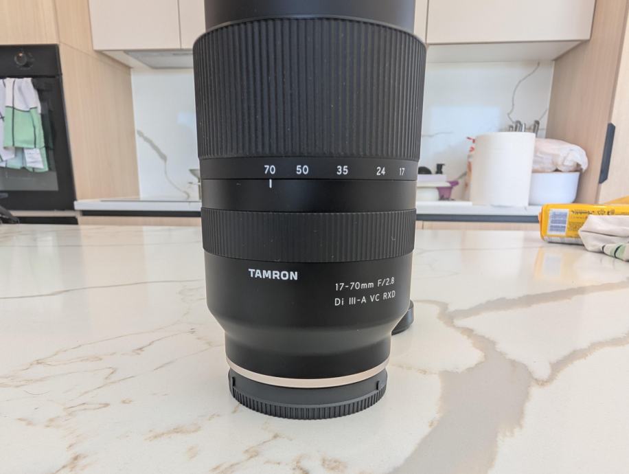 Tamron 17-70mm f/2.8 Di III-A VC RXD za Sony E-mount (APS.C)