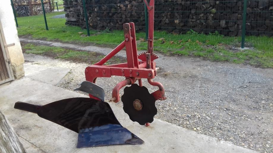 Jednobrazni plug IMT 16