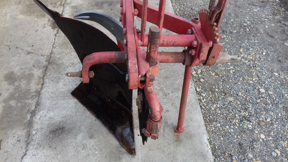 Jednobrazni plug IMT 16