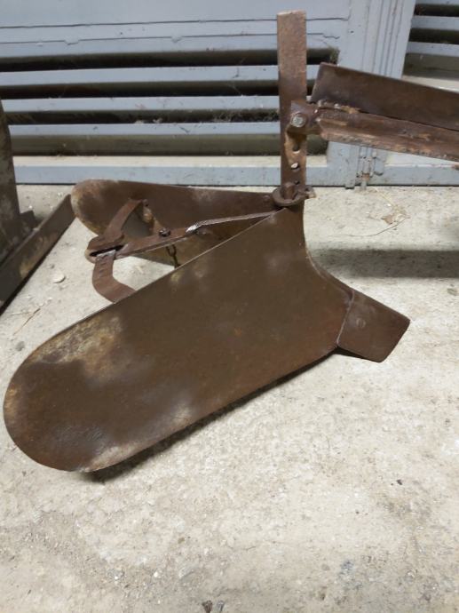 Labin Progres priključak za plug i 3 pluga