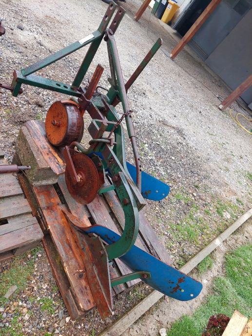 Plug Batuje 10 cola dvobrazni pomični