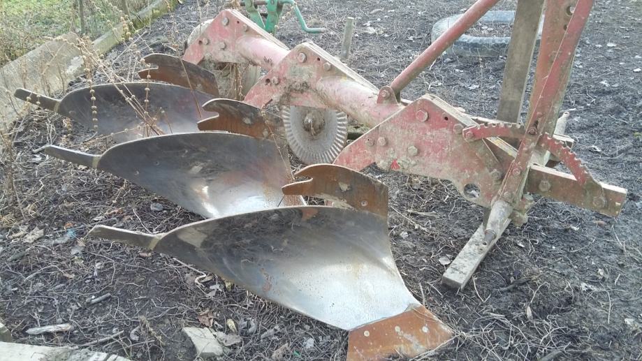 plug IMT 14 coli dvobrazni i plug kvenland 12 coli trobrazni