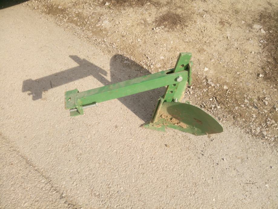 Plug za motokultivator