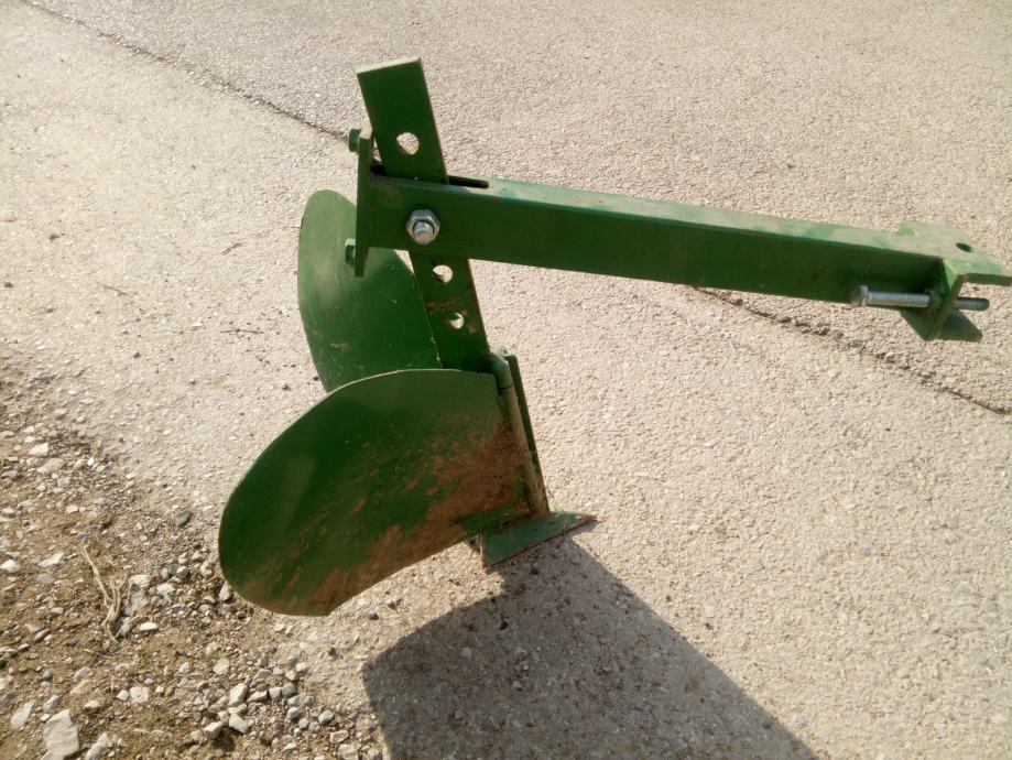 Plug za motokultivator