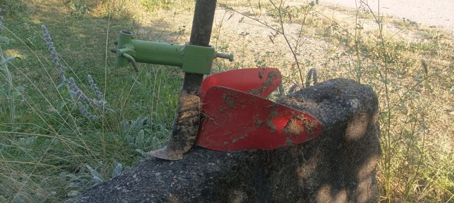 Plug za praviti redove za krompir za motokultivator IMT 506