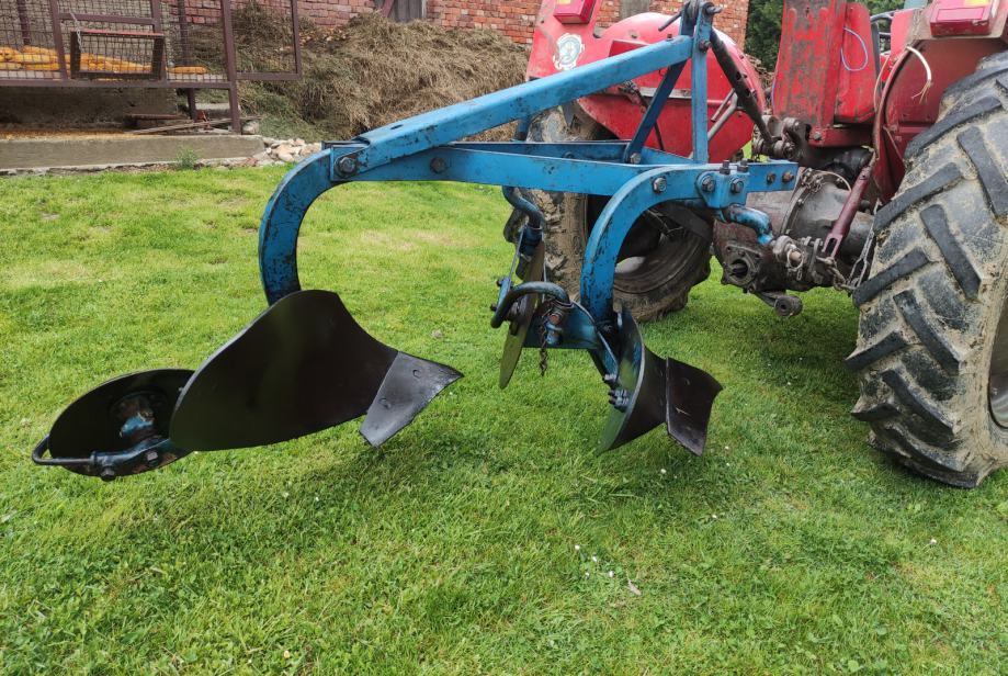 Prodajem dvobrazni plug OLT