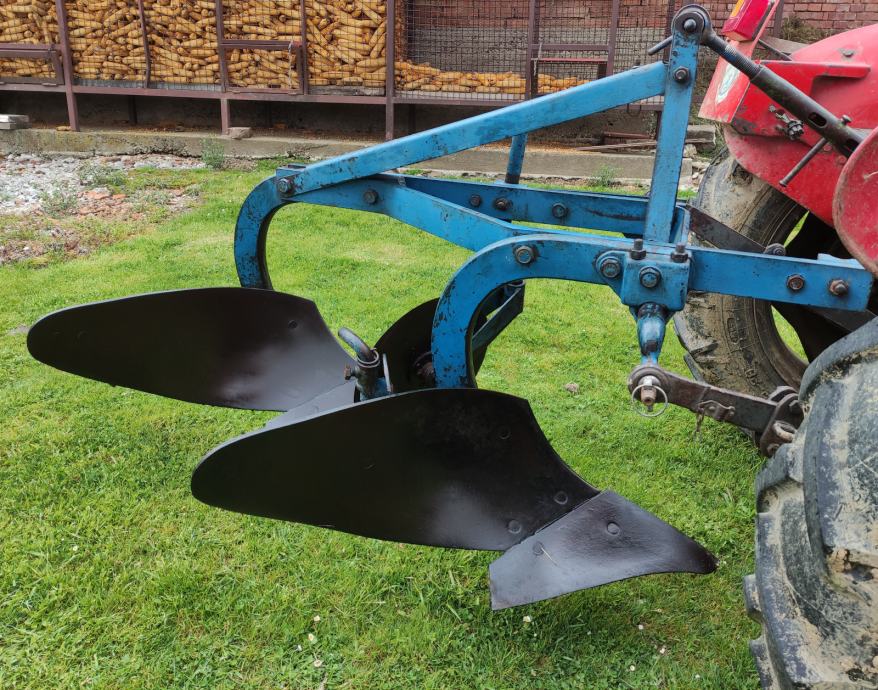 Prodajem dvobrazni plug OLT