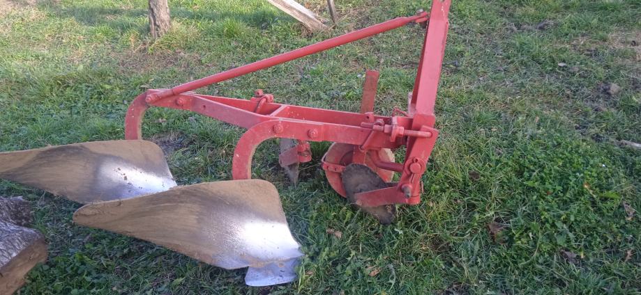 Prodajem OLT dvobrazni plug pomični