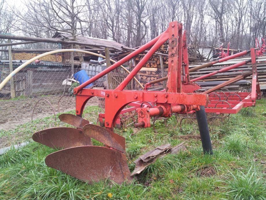 prodajem rapid dvobrazni plug ravnjak