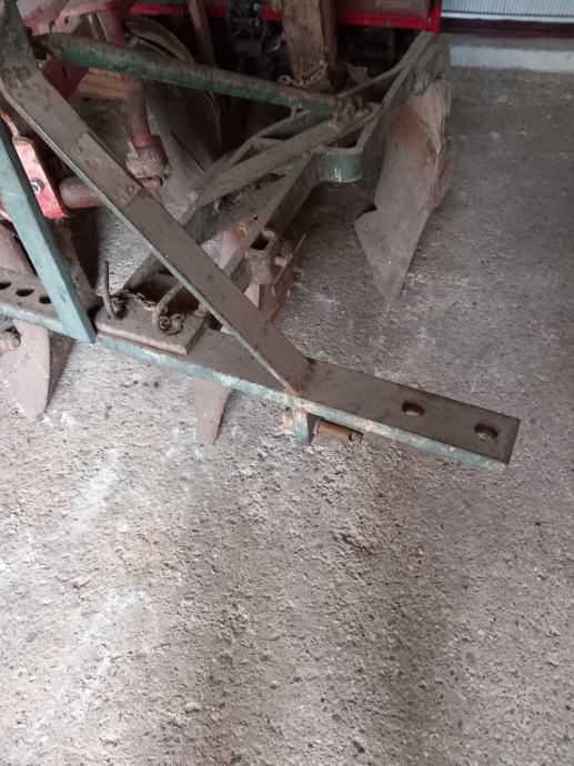 Traktorski plug 10 cola