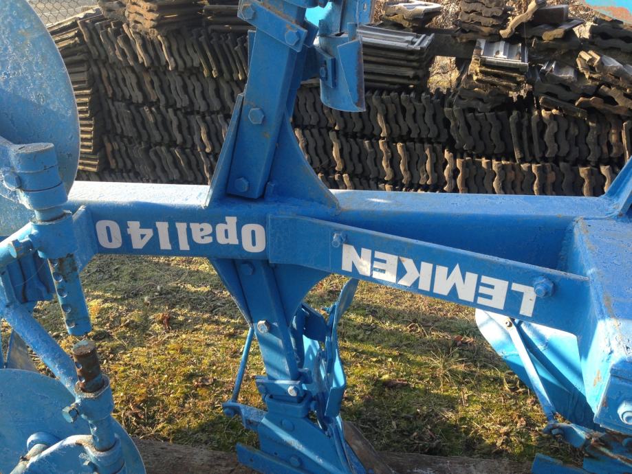 Trobrazni plug okretač Lemken Opal 140