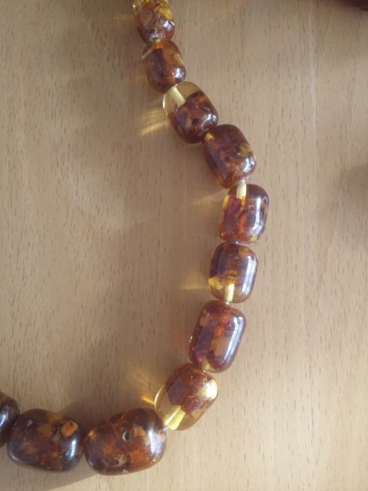 JANTAR - OGRLICA, NARUKVICA, BROŠ, PRSTEN I KLIPSE - PRILIKA