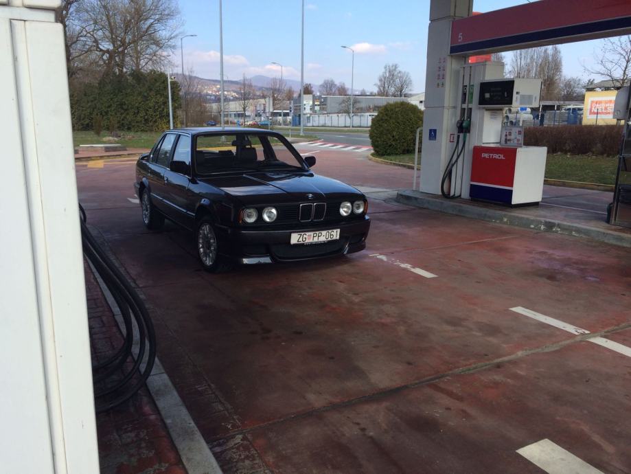 BMW 316 E30 Kockica restauriran