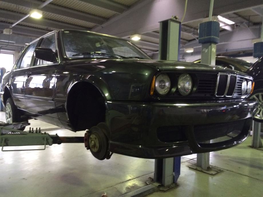 BMW 316 E30 Kockica restauriran