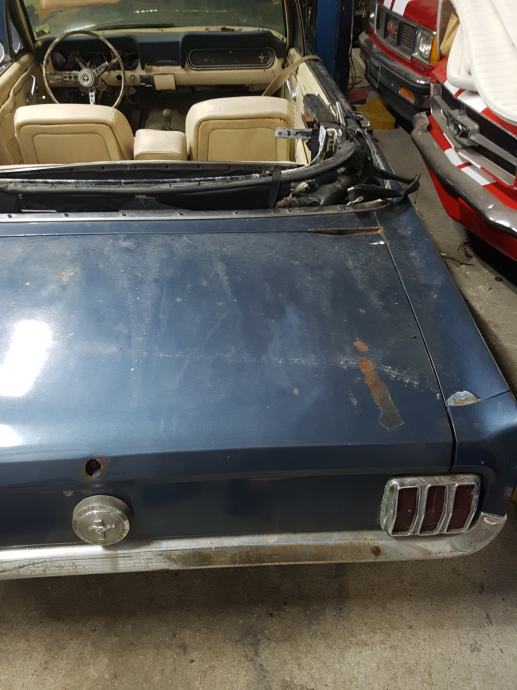 FORD MUSTANG CONVERTIBLE