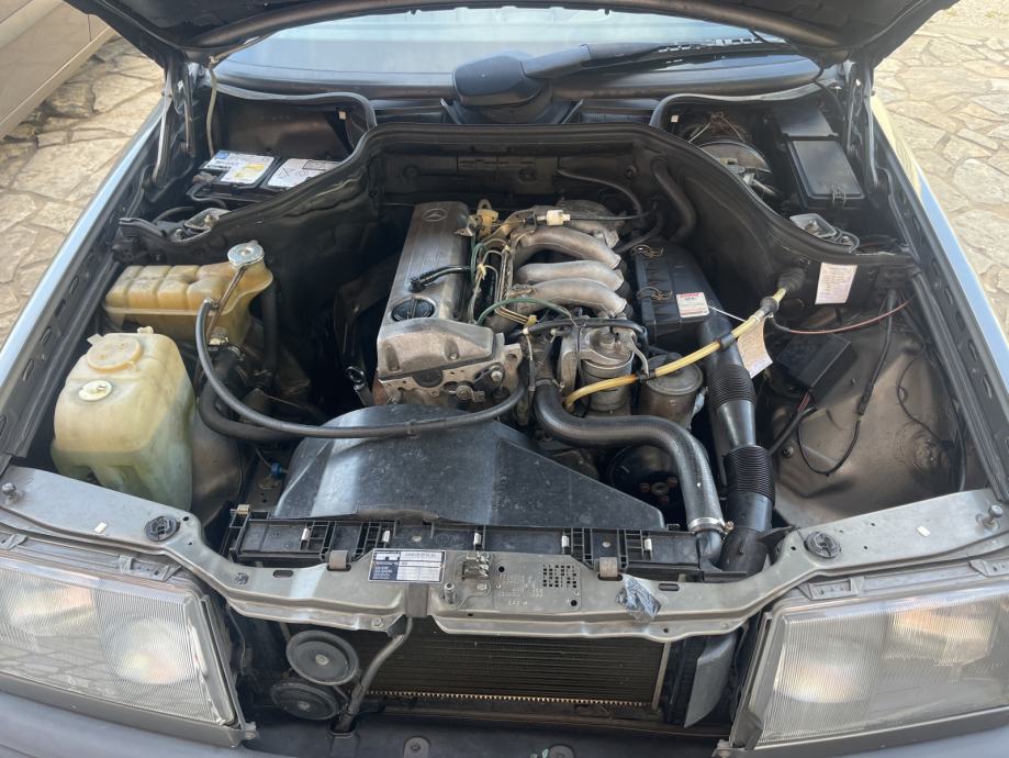 Mercedes Benz 200D W124