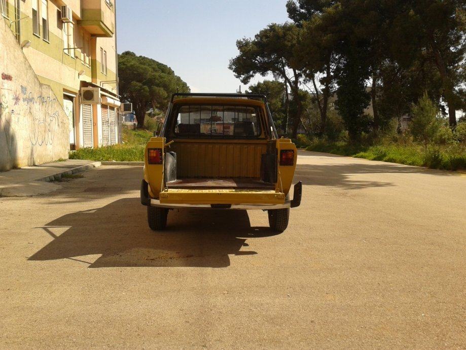 Zastava Poly pick up