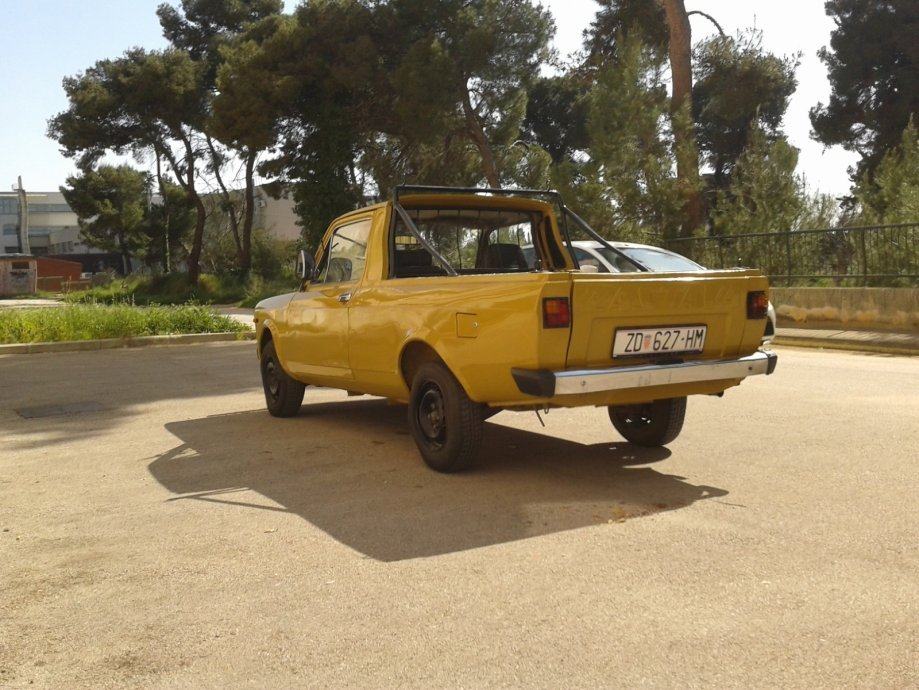 Zastava Poly pick up