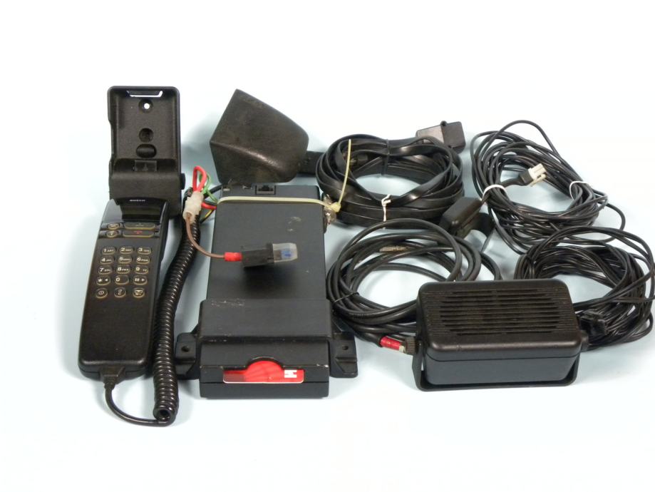 Autotelefon Bosch, komplet za ugradnju u oldtimer, GSM ispravan