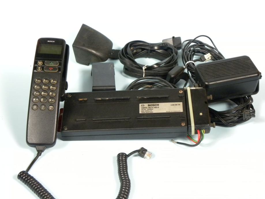 Autotelefon Bosch, komplet za ugradnju u oldtimer, GSM ispravan