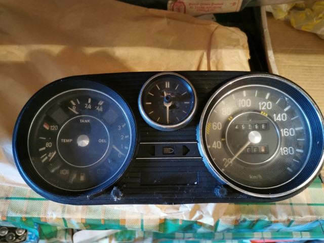 Instrument tabla za Mercedes W123