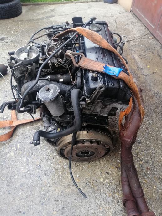 Mercedes w123 230 e motor