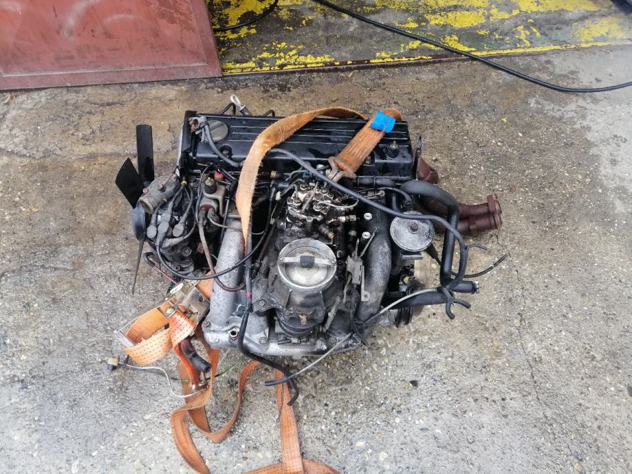 Mercedes w123 230 e motor