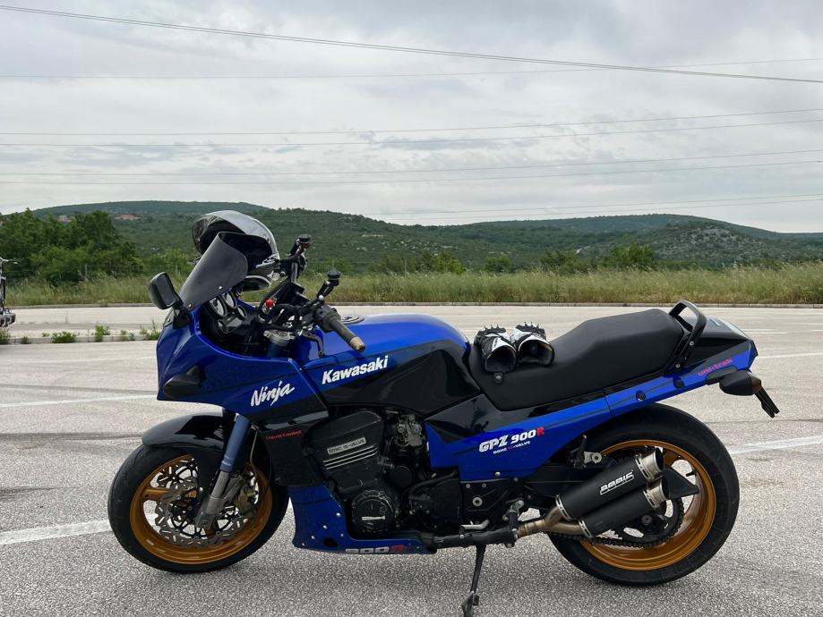Kawasaki GPZ900R - Custom