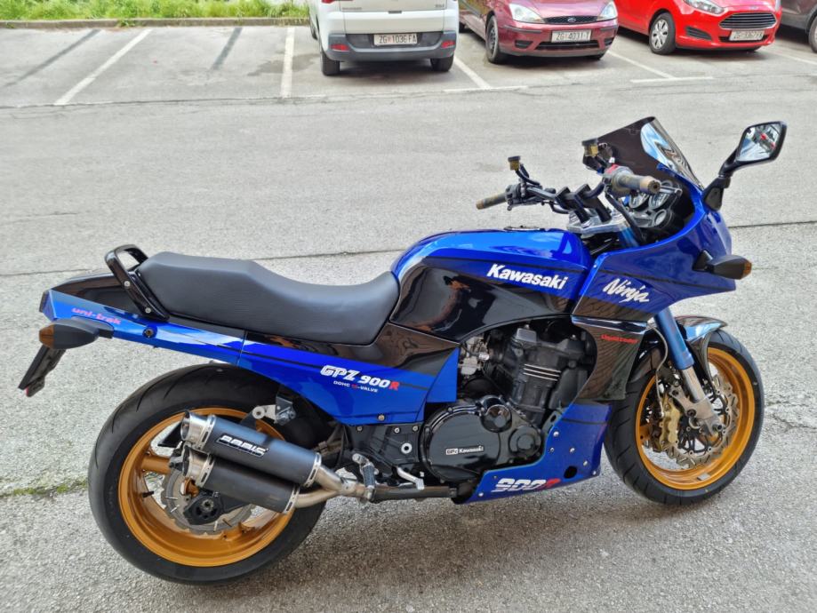 Kawasaki GPZ900R - Custom