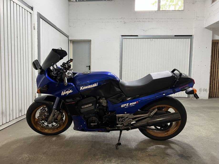 Kawasaki GPZ900R - Custom